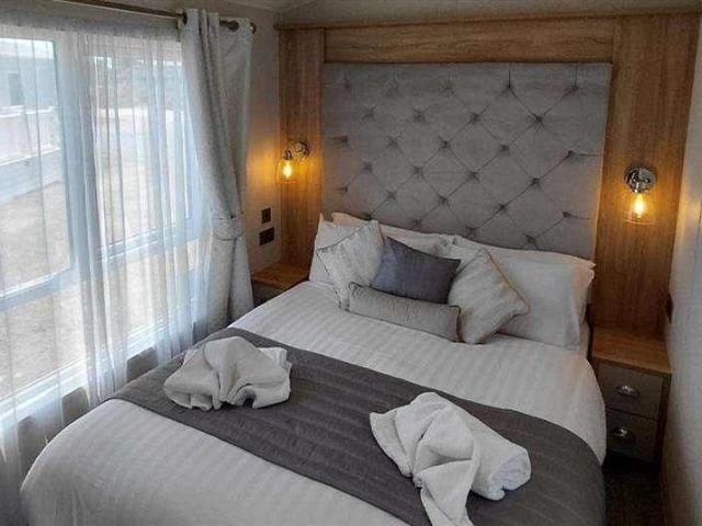 2 bed property for sale