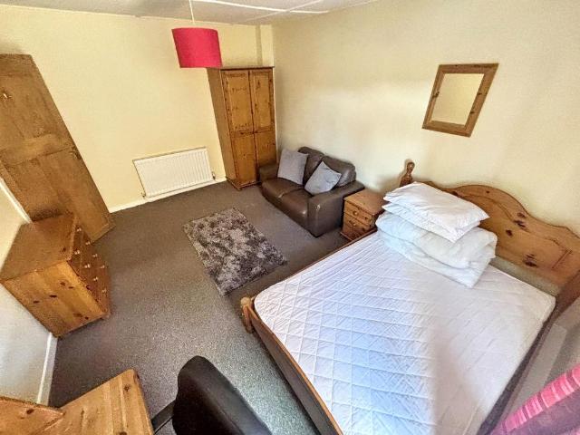 2 bed property for sale
