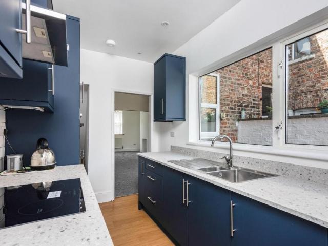 2 bed property for sale