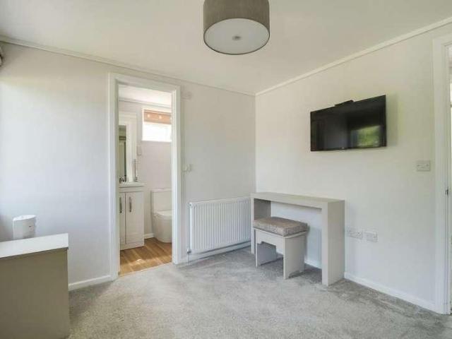 2 bed property for sale