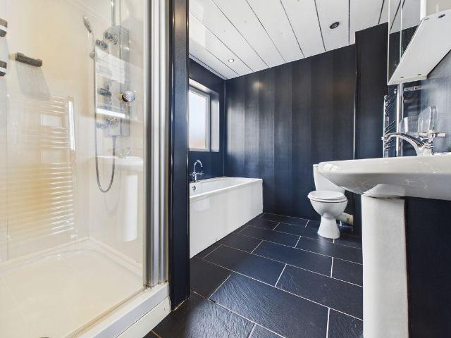 2 bed property for sale