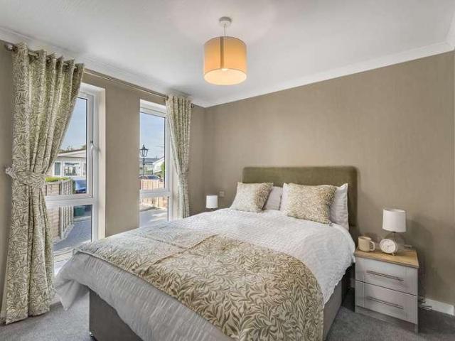 2 bed property for sale