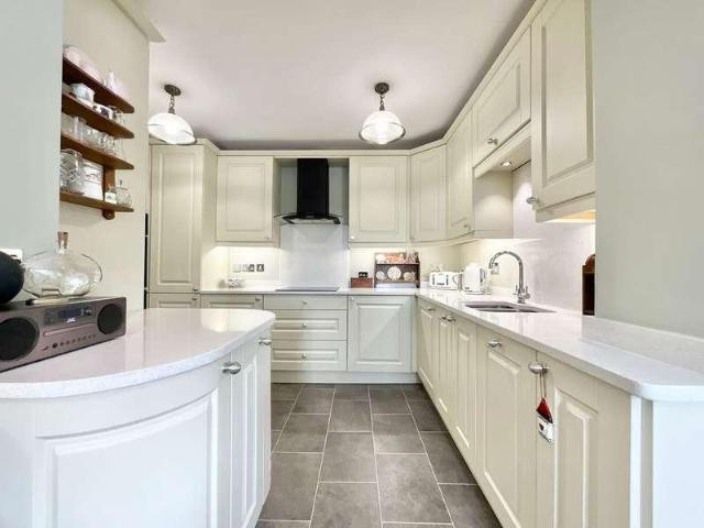 2 bed property for sale