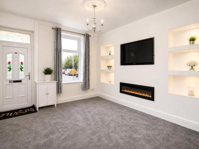 2 bed property for sale