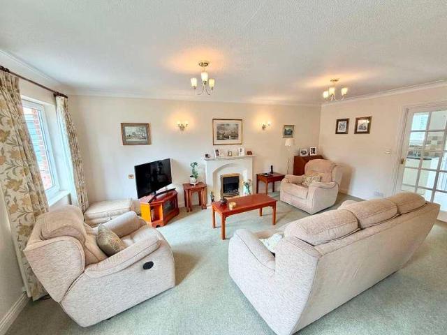 2 bed property for sale