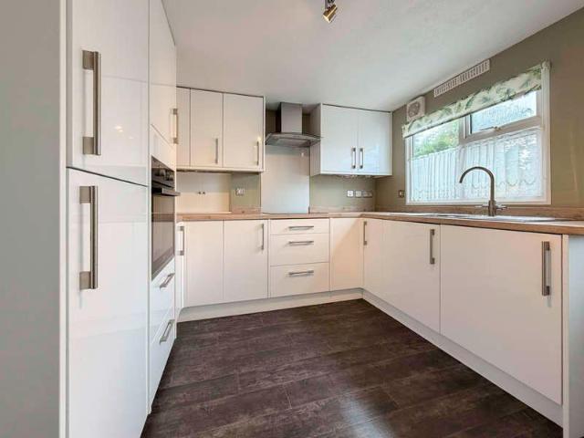 2 bed property for sale
