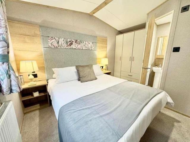 2 bed property for sale