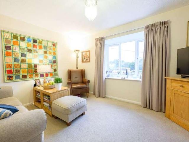 2 bed property for sale
