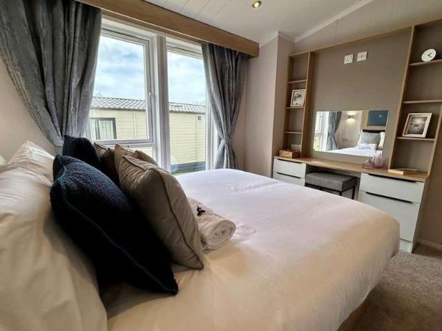 2 bed property for sale