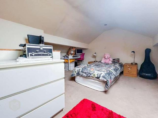 2 bed property for sale