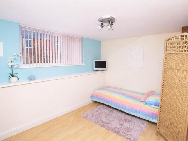 2 bed property for sale