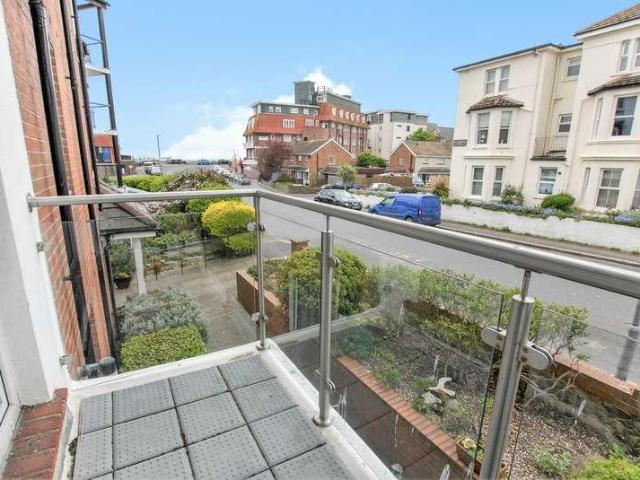 2 bed property for sale
