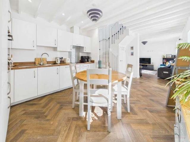 2 bed property for sale
