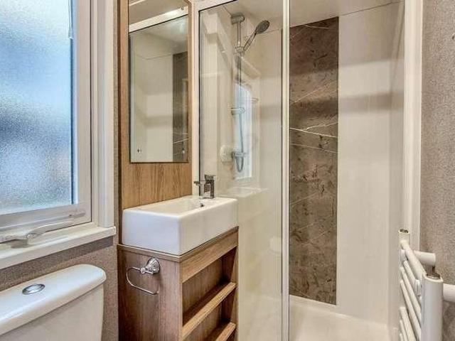 2 bed property for sale
