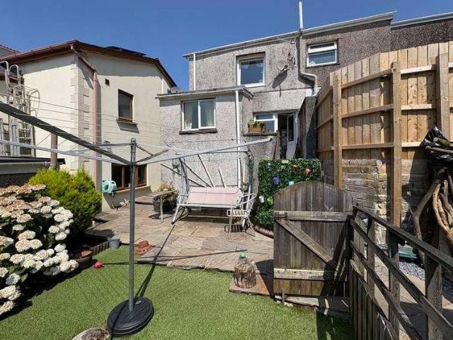 2 bed property for sale