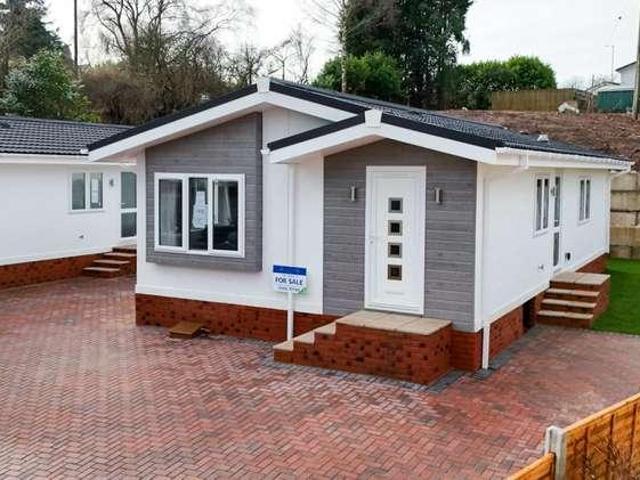 2 bed property for sale