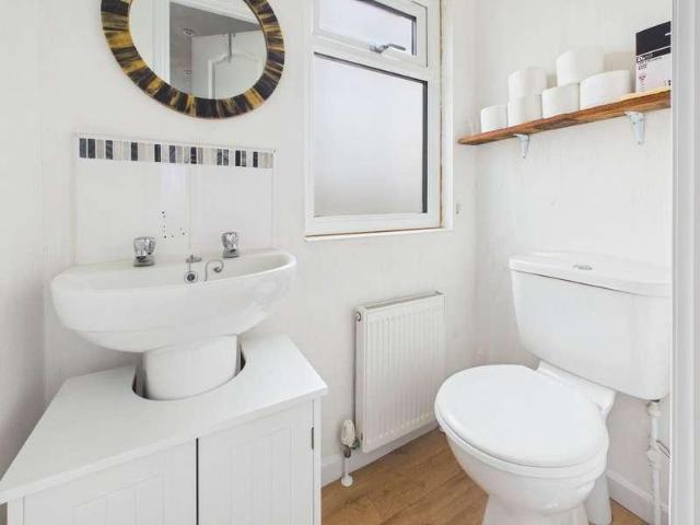 2 bed property for sale