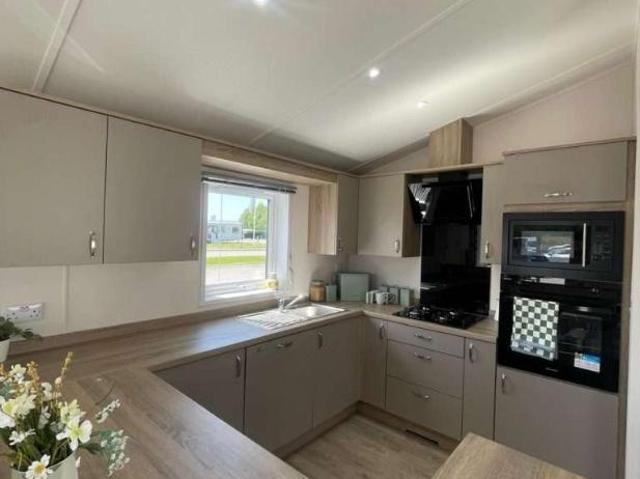2 bed property for sale