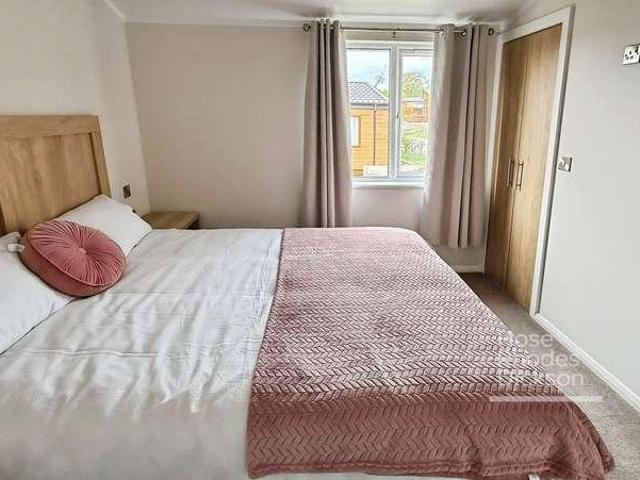 2 bed property for sale