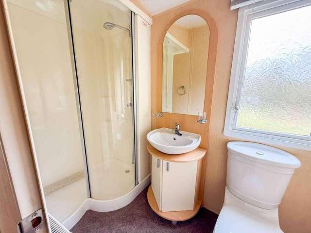 2 bed property for sale
