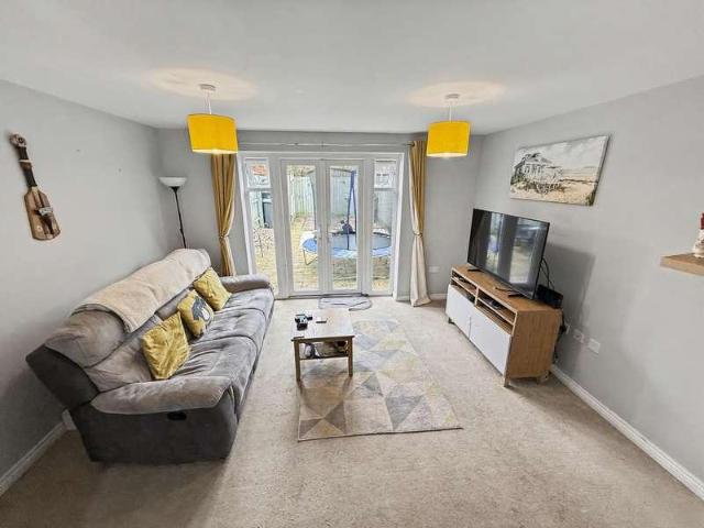 2 bed property for sale