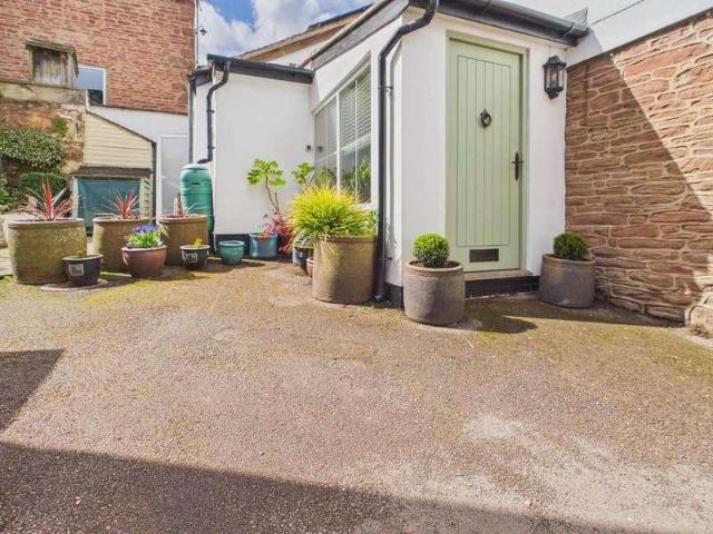 2 bed property for sale