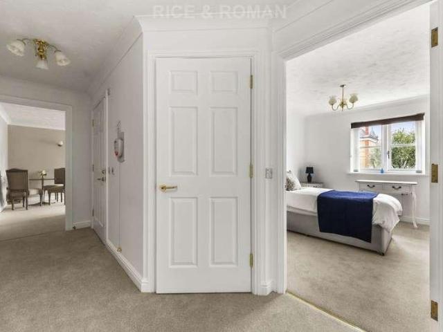 2 bed property for sale