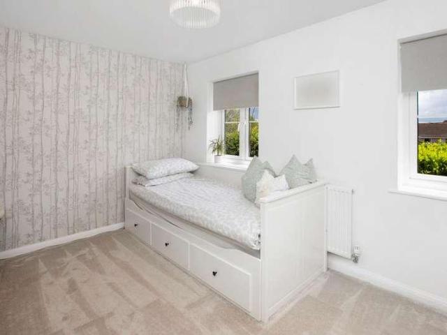 2 bed property for sale