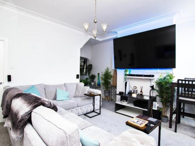 2 bed property for sale