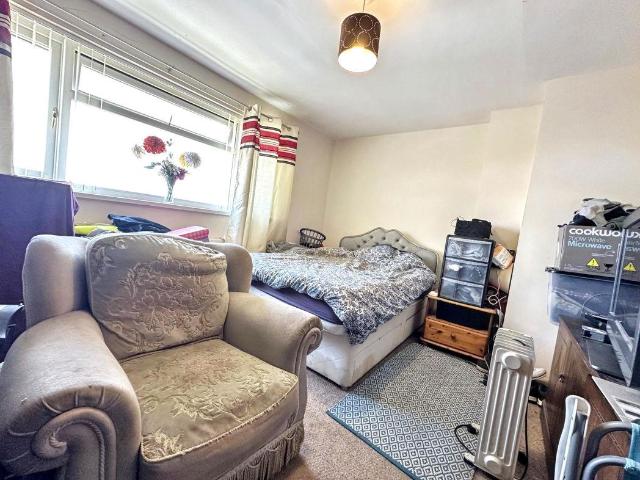 2 bed property for sale