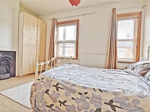 2 bed property for sale