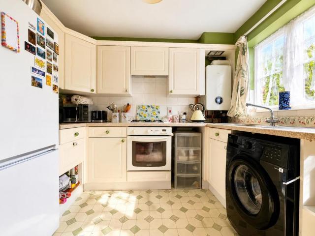 2 bed property for sale