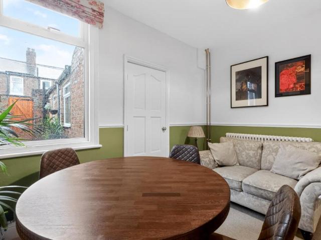2 bed property for sale