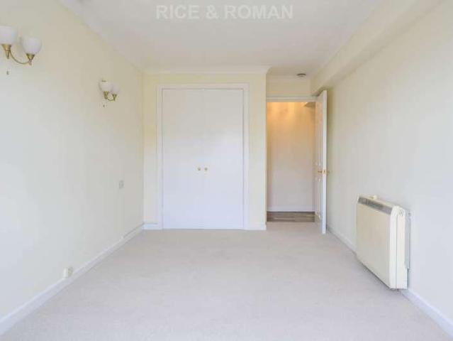 2 bed property for sale