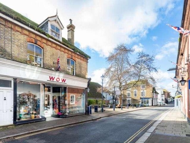 2 bed property for sale