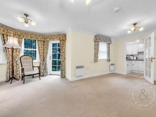 2 bed property for sale