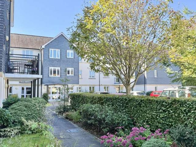 2 bed property for sale