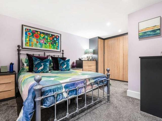 2 bed property for sale
