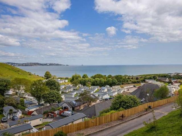 2 bed property for sale