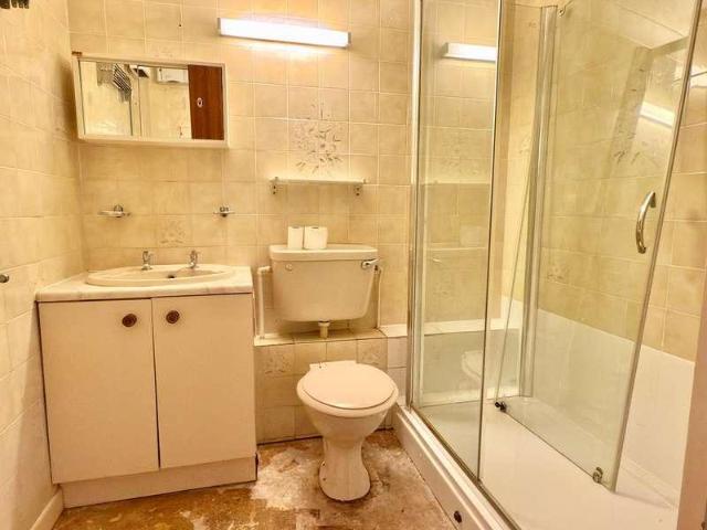 2 bed property for sale