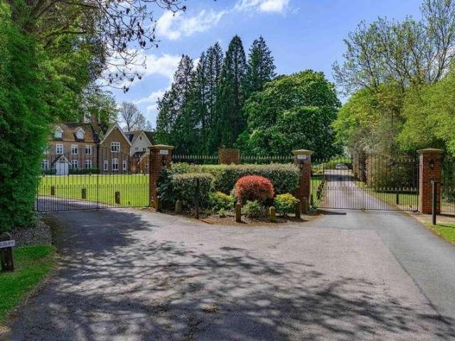 2 bed property for sale