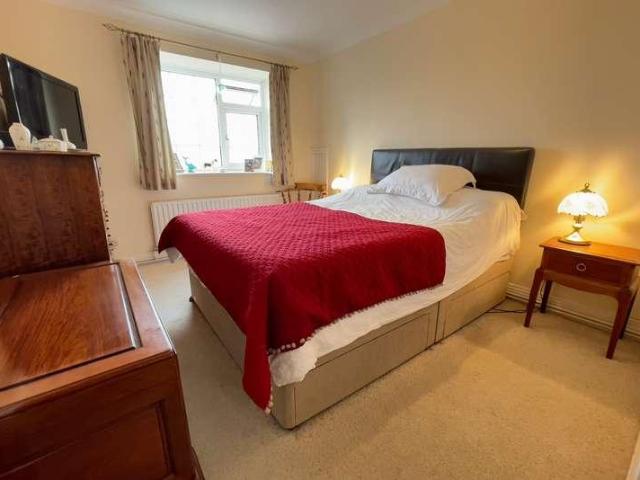 2 bed property for sale