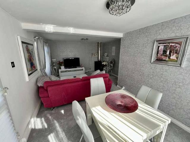2 bed property for sale