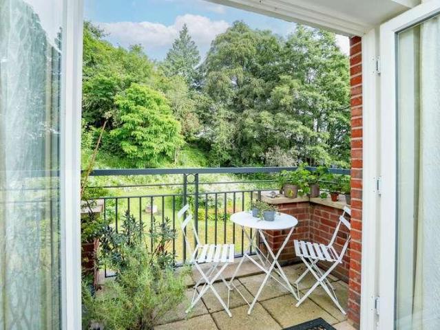 2 bed property for sale