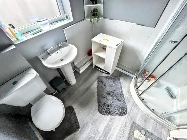 2 bed property for sale