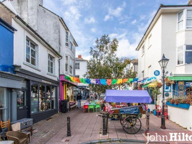 2 bed property for sale