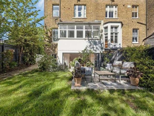 2 bed property for sale