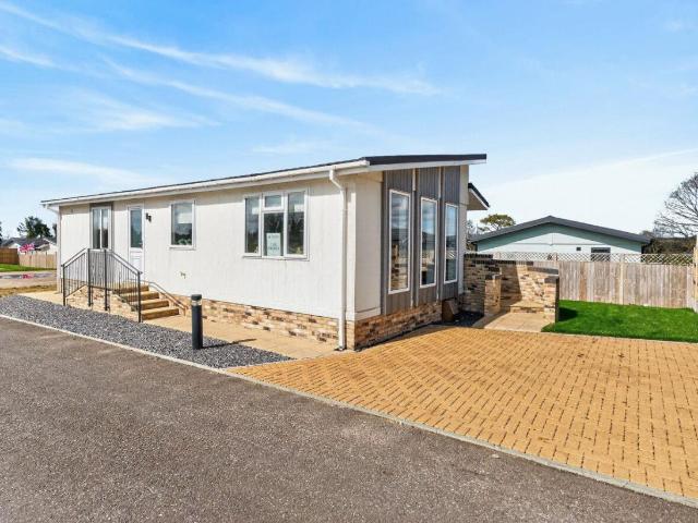 2 bed property for sale