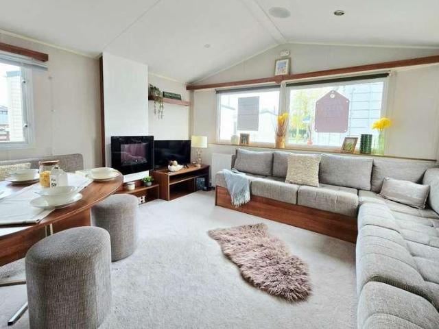 2 bed property for sale