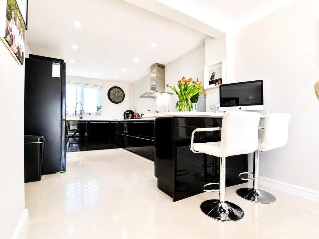 2 bed property for sale